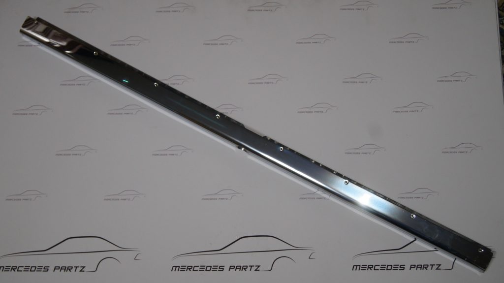 W100 Rear Moulding - mercedespartz