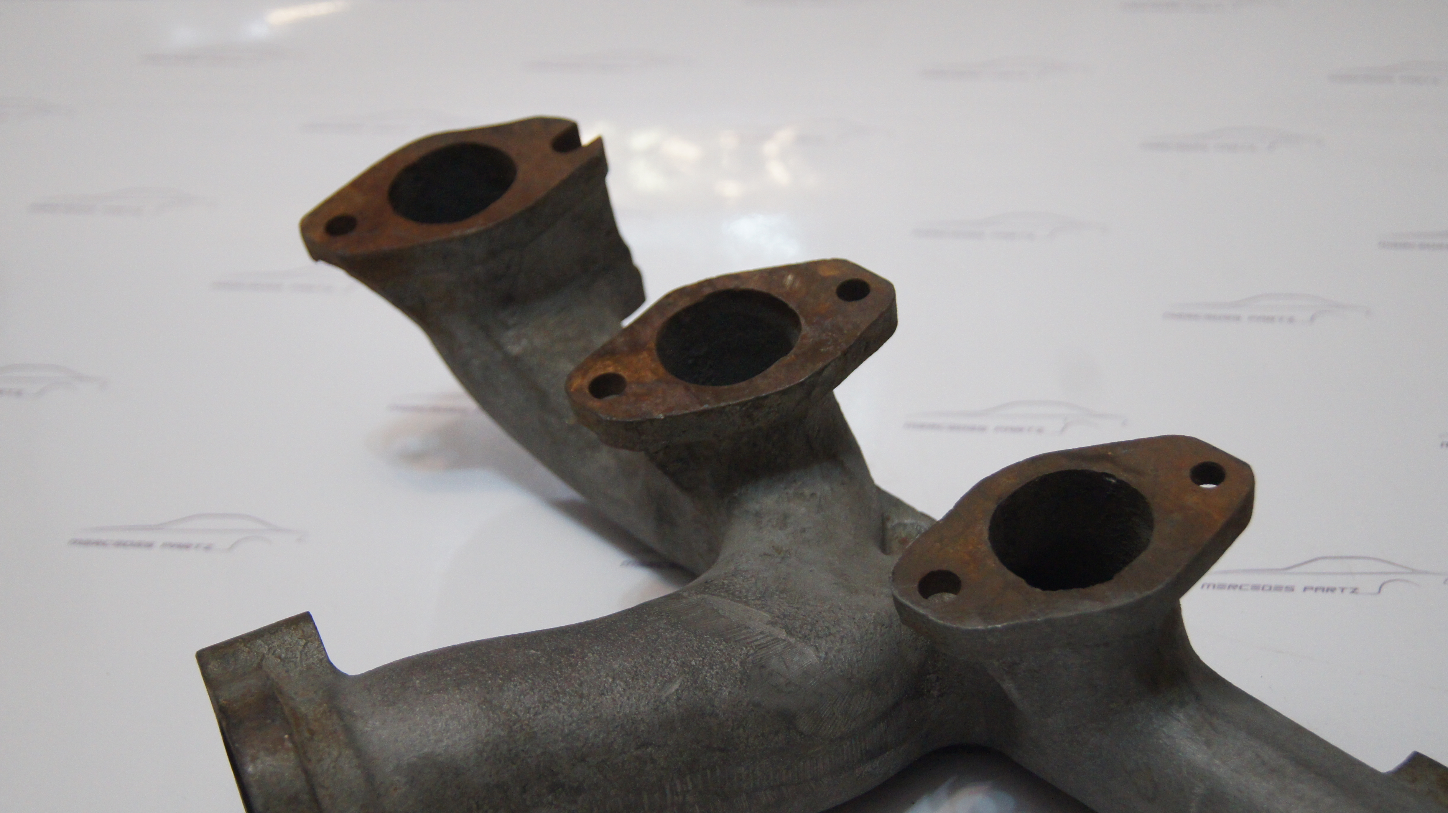 A1161421901 M116 3.5 Left Exhaust Manifold - mercedespartz