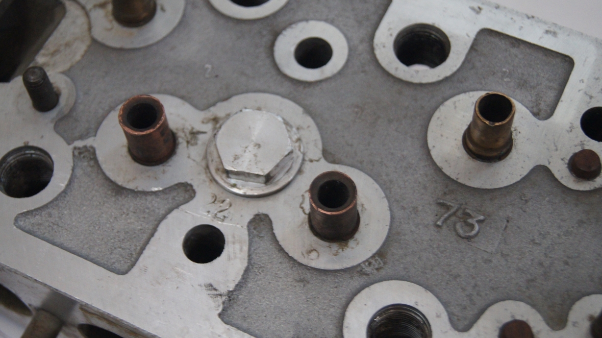 M127 Cylinder Head A1270103420 - mercedespartz