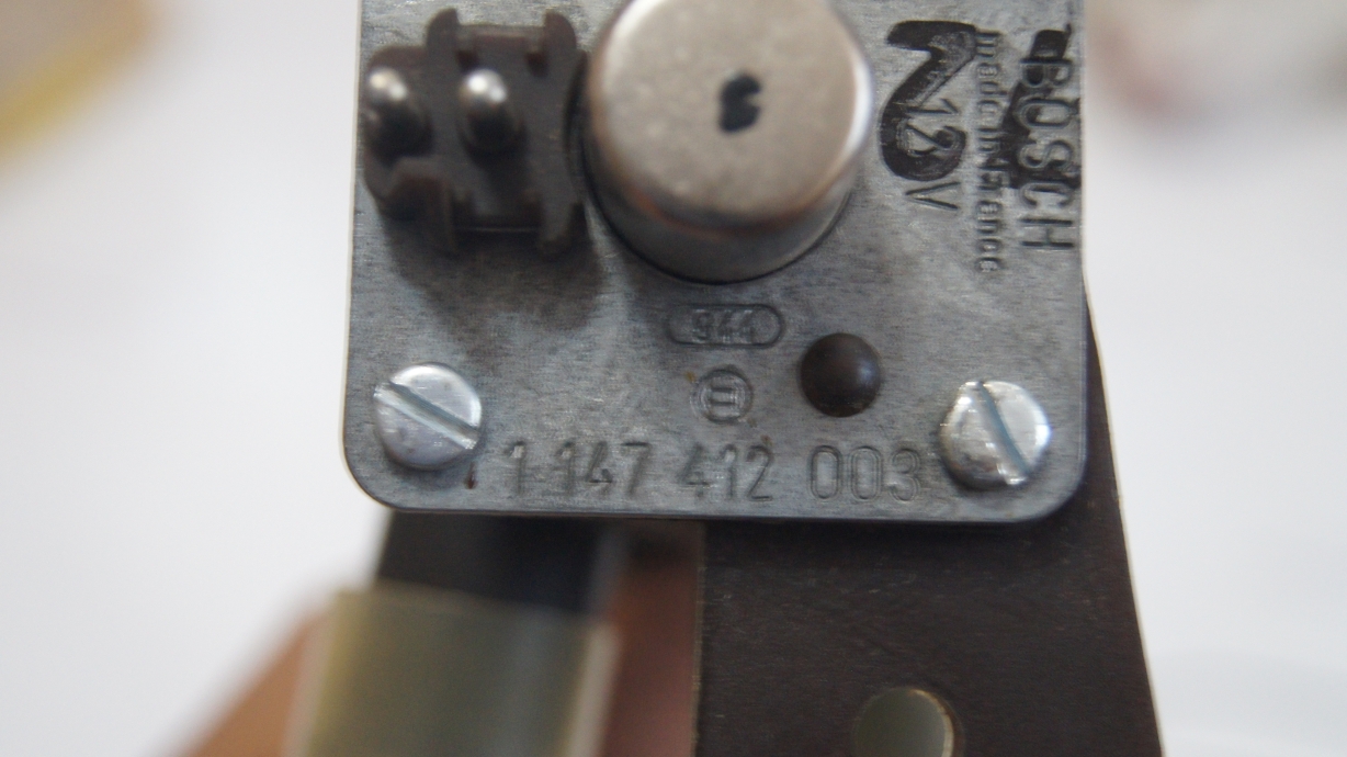 New Old Stock(NOS) W126 Heater Valve A0008301884 Bosch 1147412003 ...