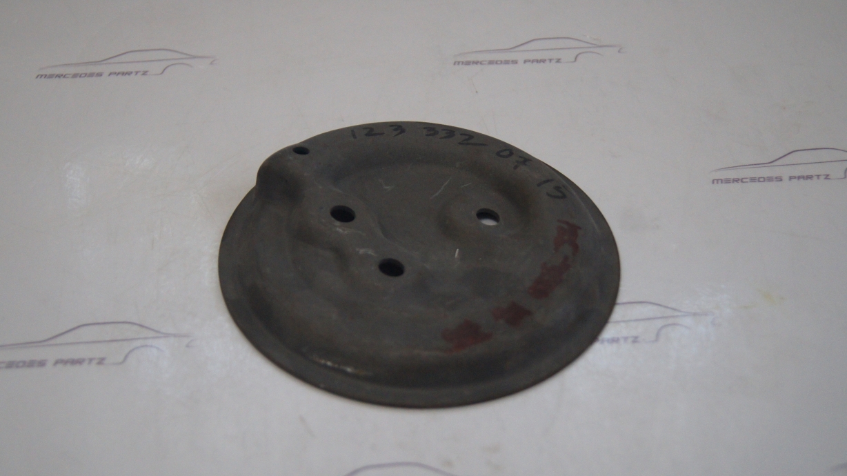 W123 Front Left spring case - mercedespartz