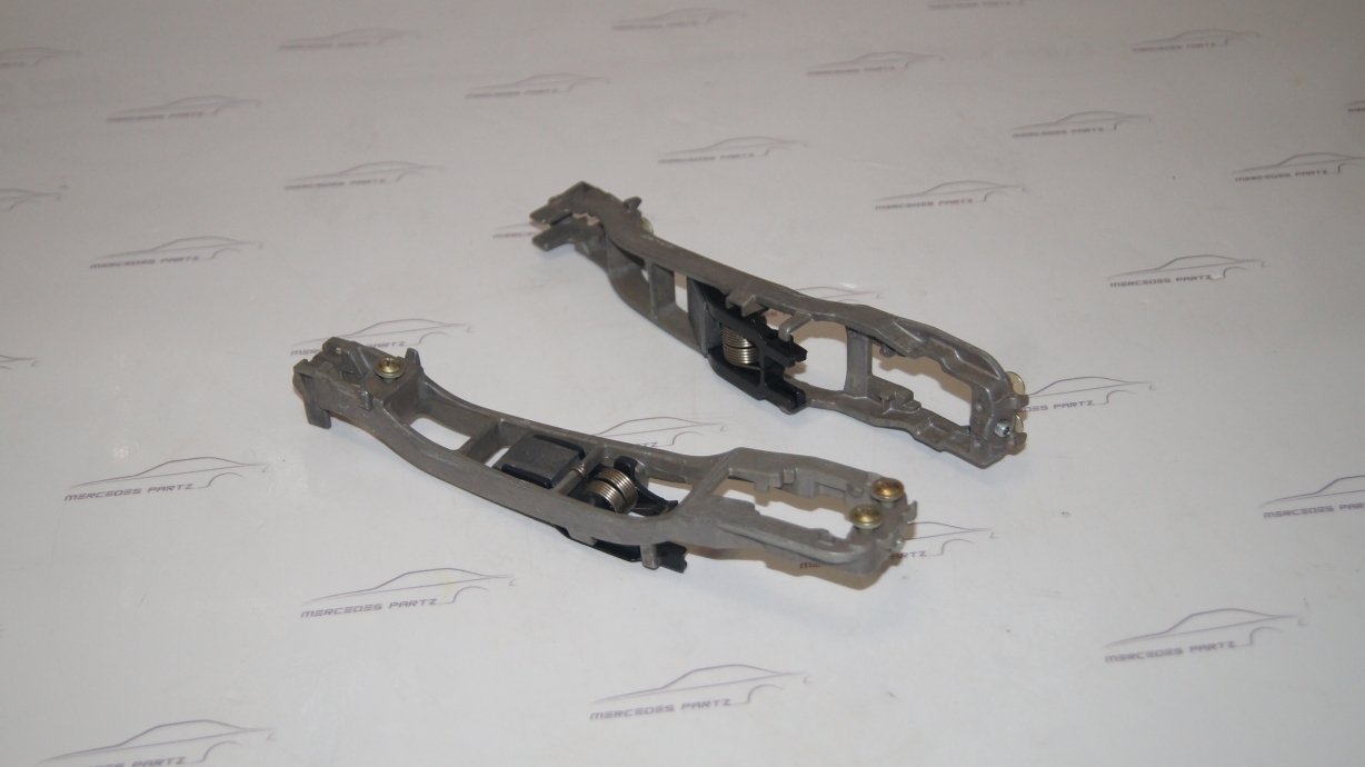 W124 Front Doors Handle Moulding - mercedespartz