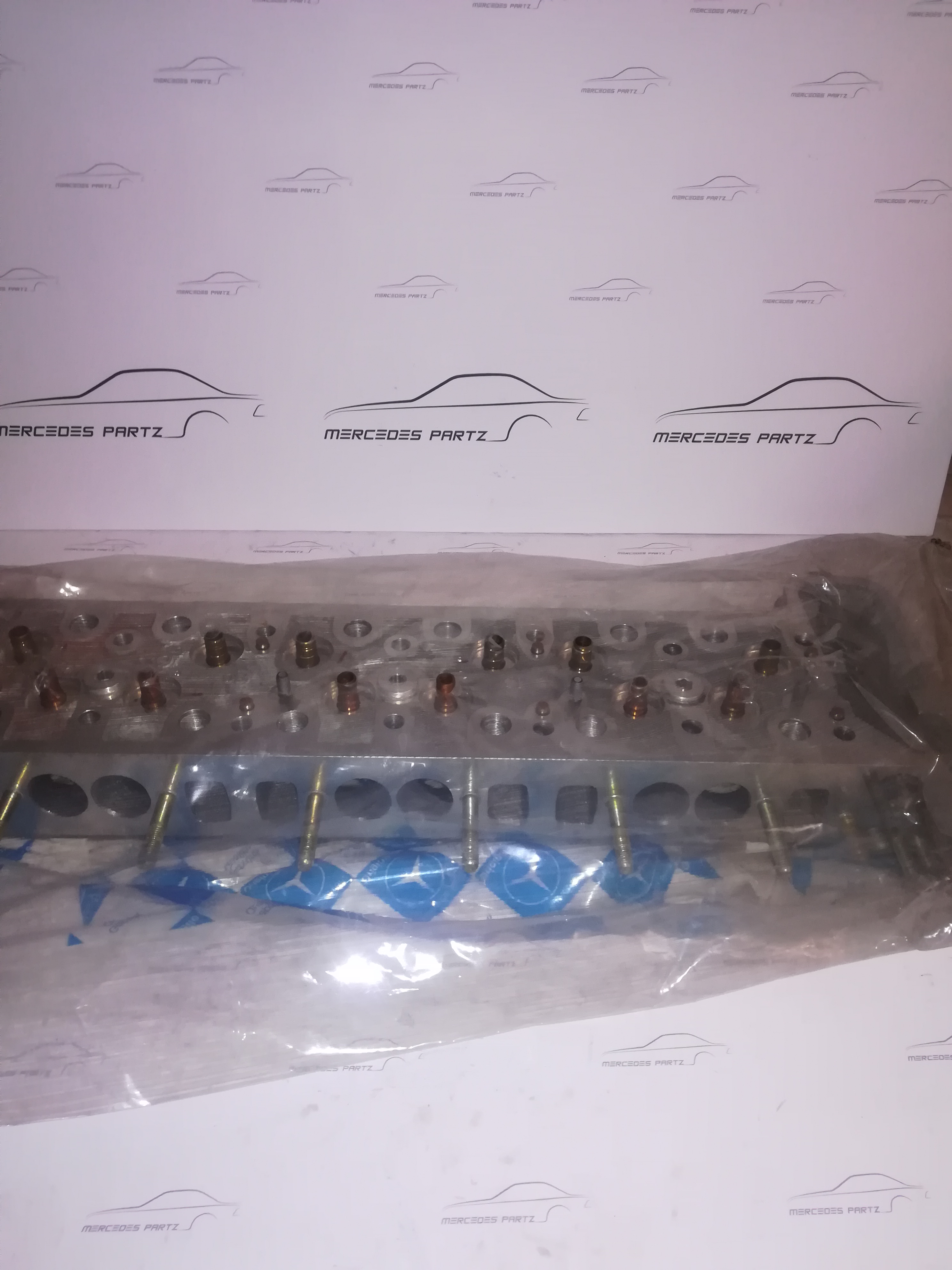 A1800105721 GENUINE MERCEDES M180.954 M180.955 Cylinder head ...