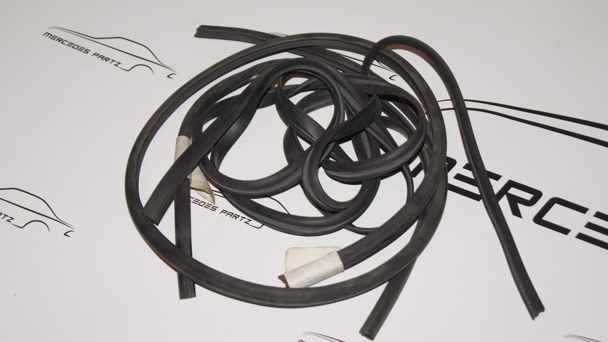 W124 Rear window rubber profile - mercedespartz