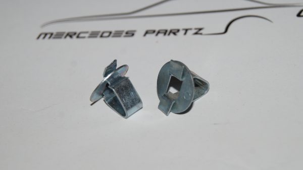 W100 W107 W108 W109 W110 W111 window inner moulding Clip - mercedespartz