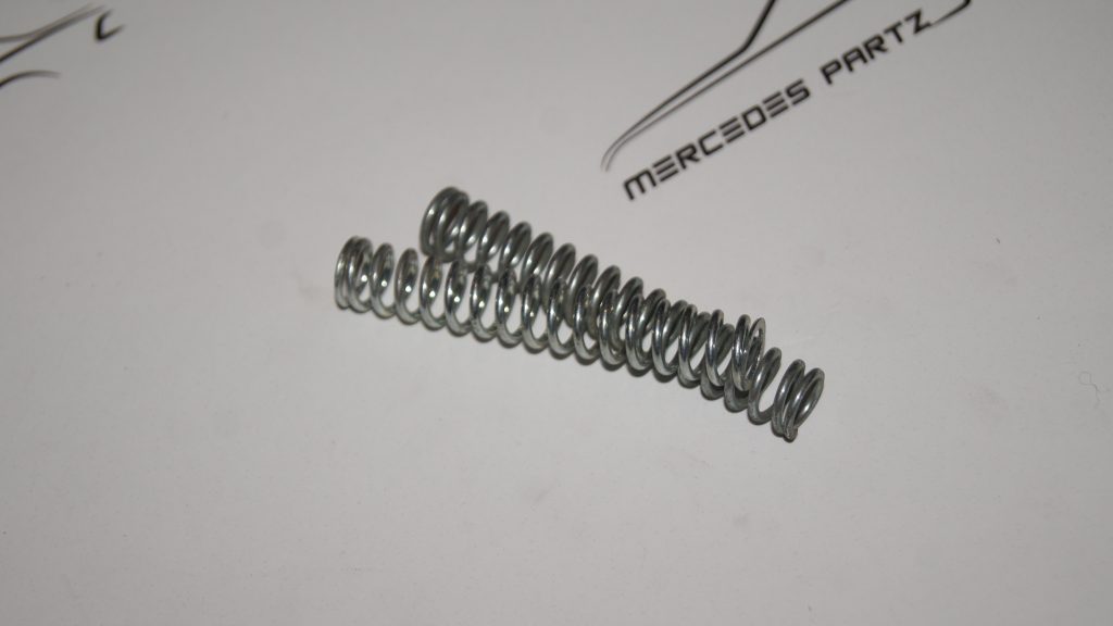 M100 M127 M116 M117 OM617 Steering pump reservoir spring - mercedespartz
