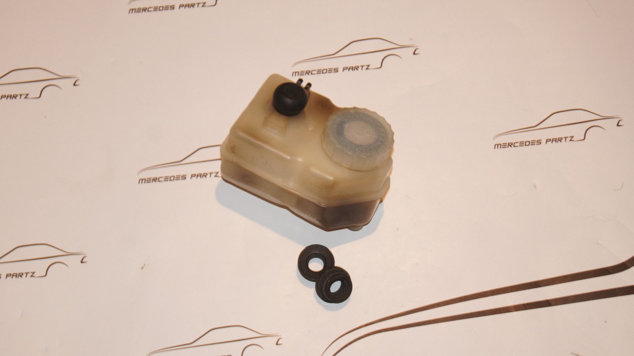 A0014315502 Brake fluid reservoir - mercedespartz