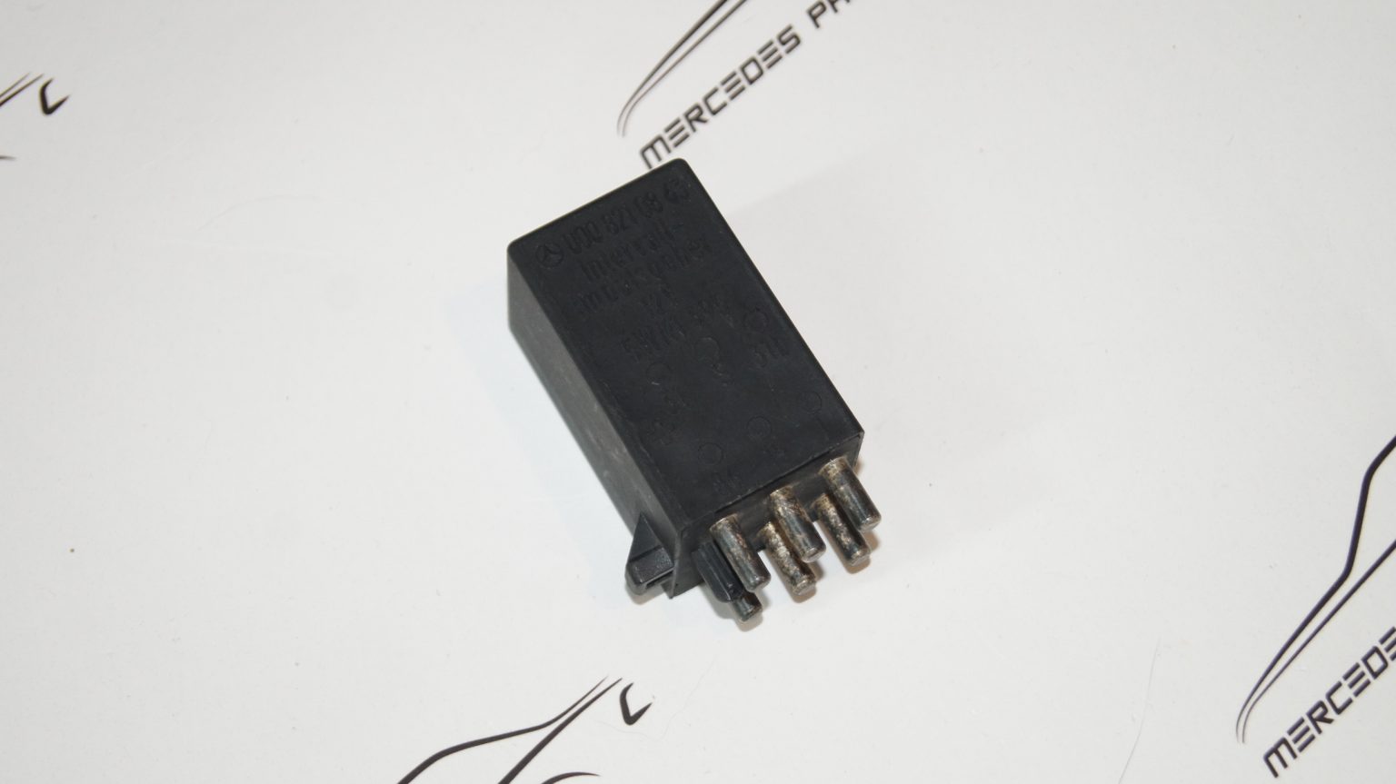 W107 W123 W126 windshield wiper relay at fusebox USED - mercedespartz