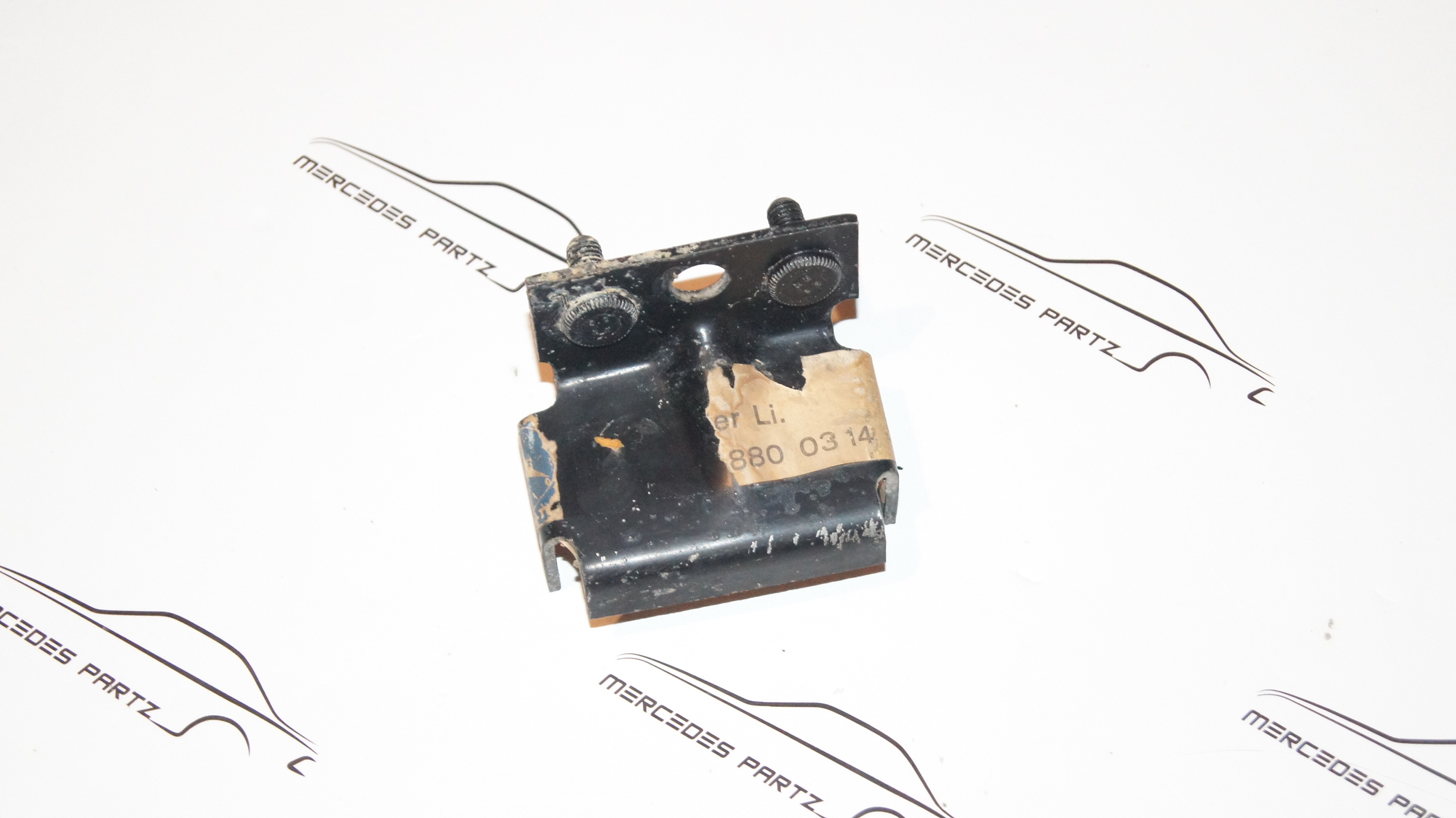 W201 Front bumper left bracket - mercedespartz