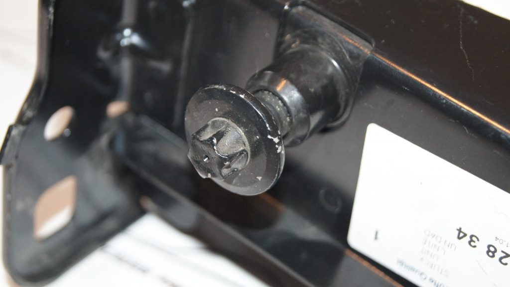 W203 Front right subframe carrier - mercedespartz