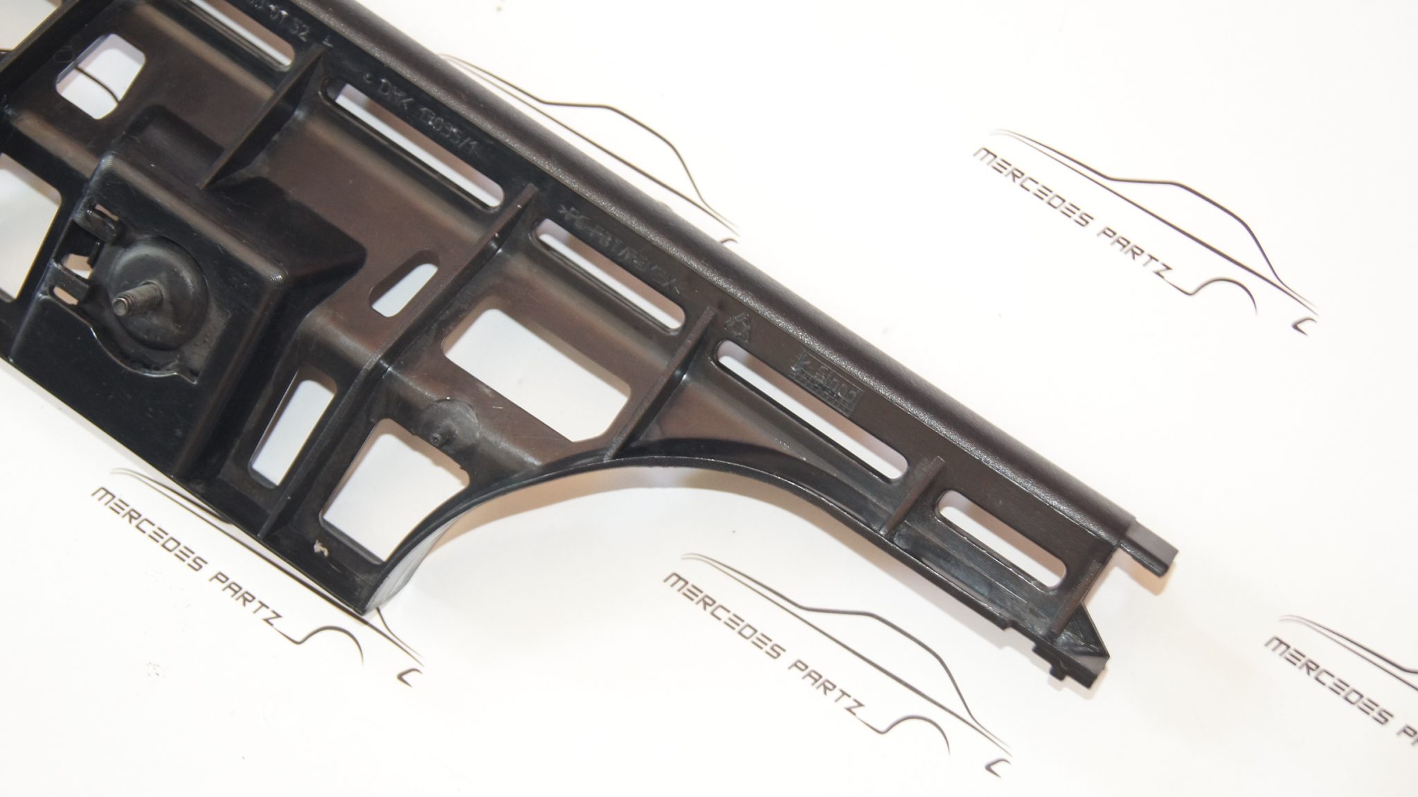 A2118800152 W211 rear bumper inside center carrier frame - mercedespartz