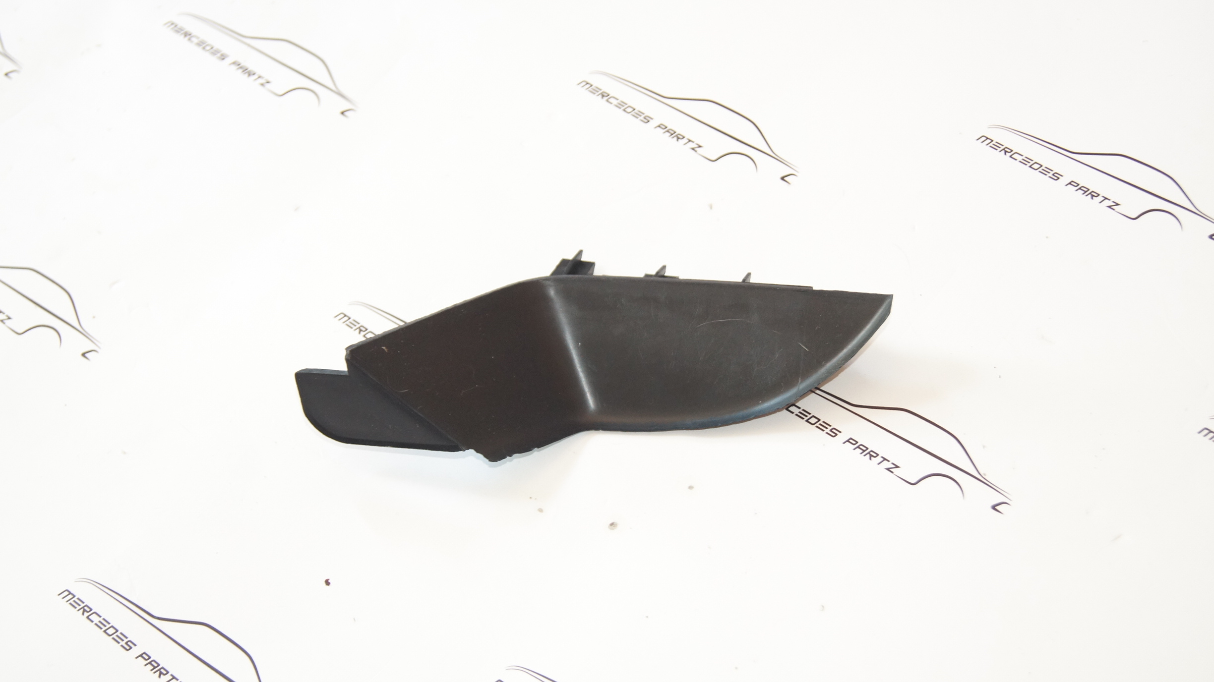 W124 Molding End Cap - mercedespartz