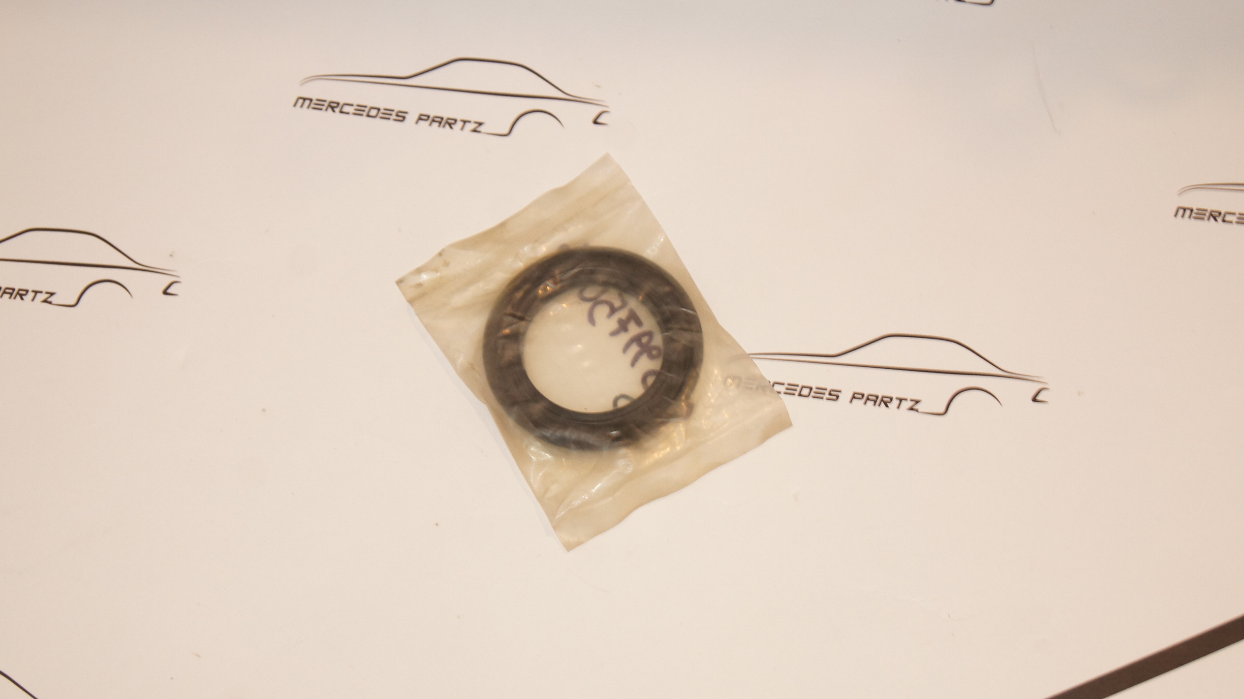 W107 W114 W115 Steering knuckle seal ring - mercedespartz