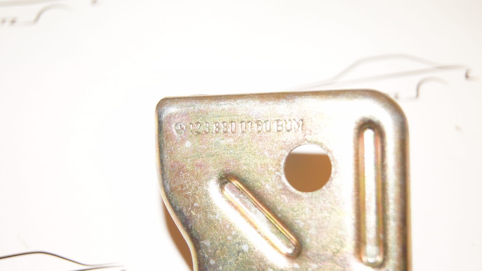 W123 Engine hood upper part lock latch - mercedespartz