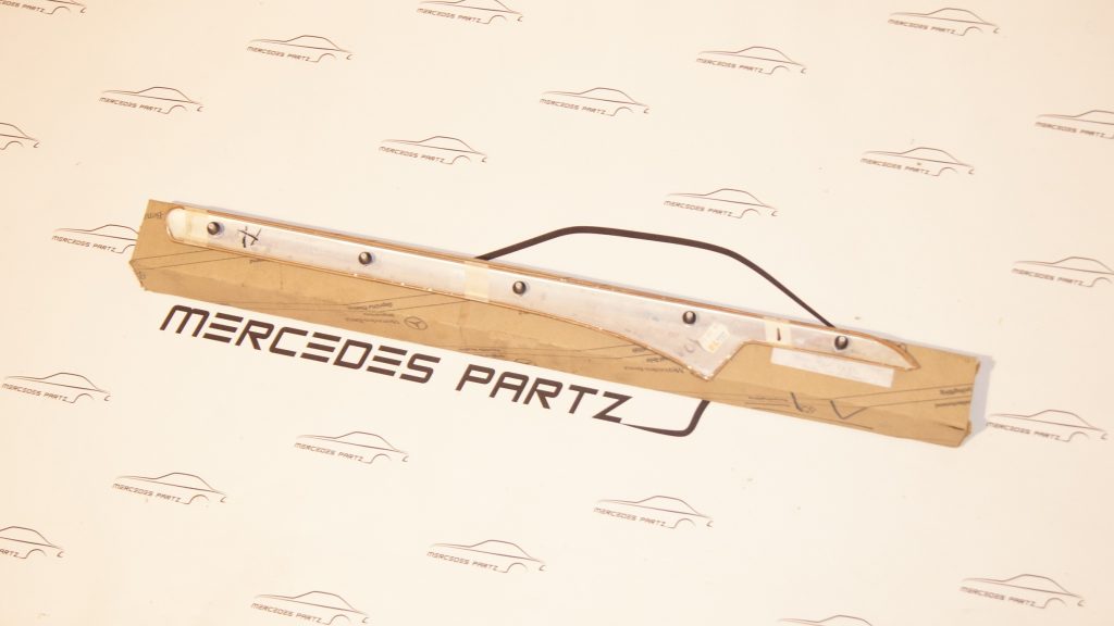 W202 rear right door interior wood trim elegance - mercedespartz