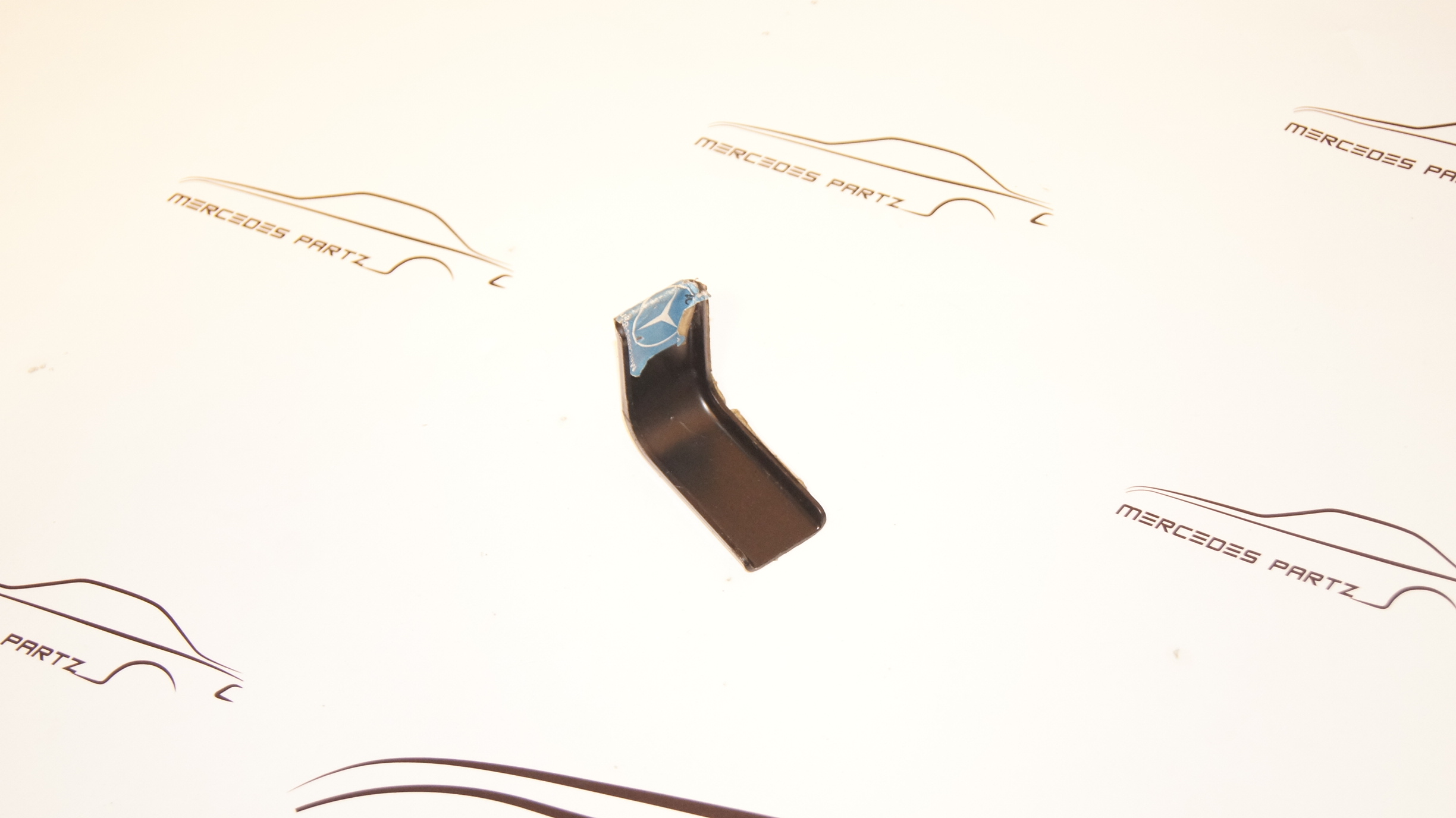 W126 front subframe wheelhouse liquid tank bracket - mercedespartz