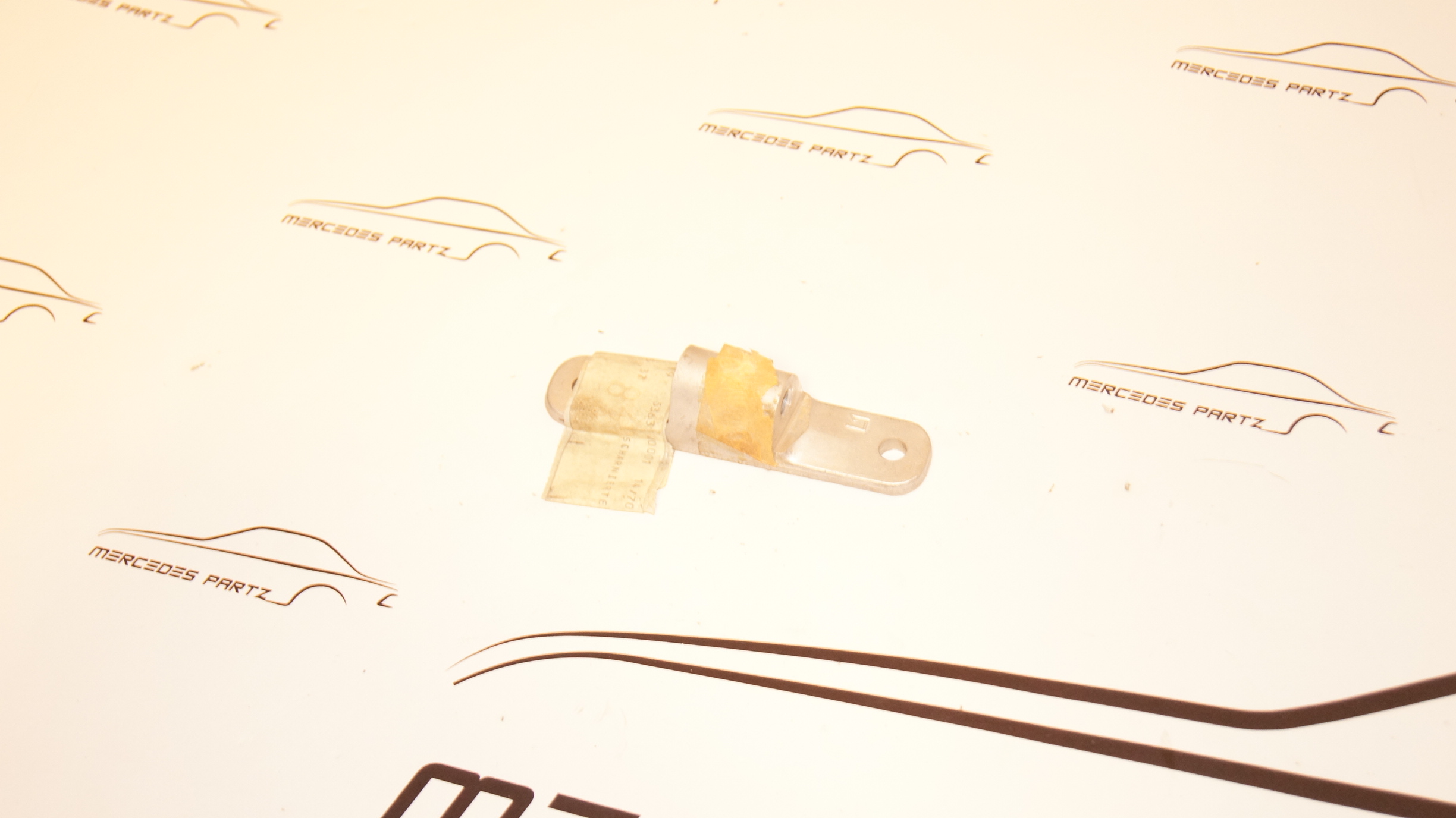 W114 W115 door hinge - mercedespartz