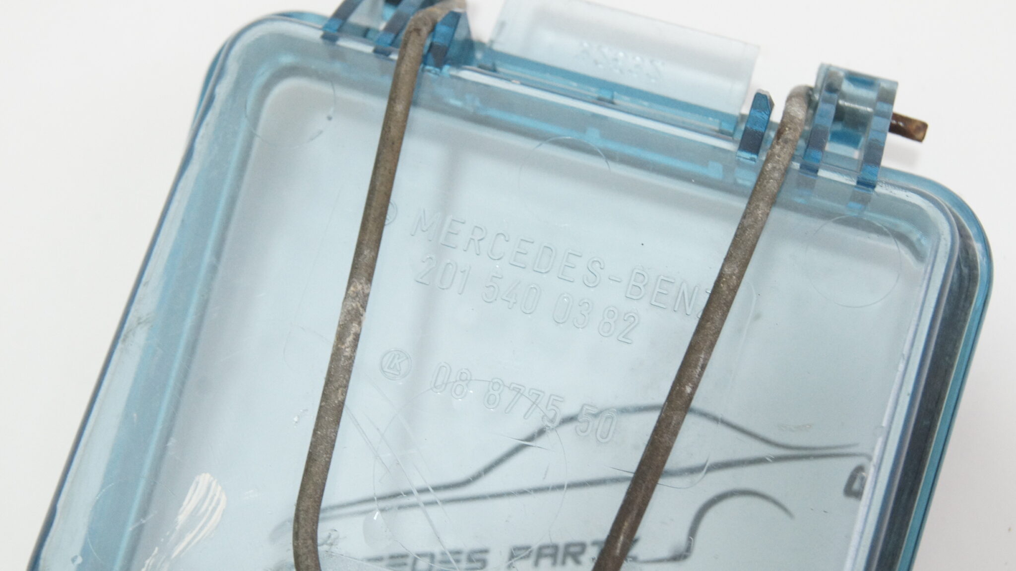 A2015400382 | W201 fuse box cap - mercedespartz