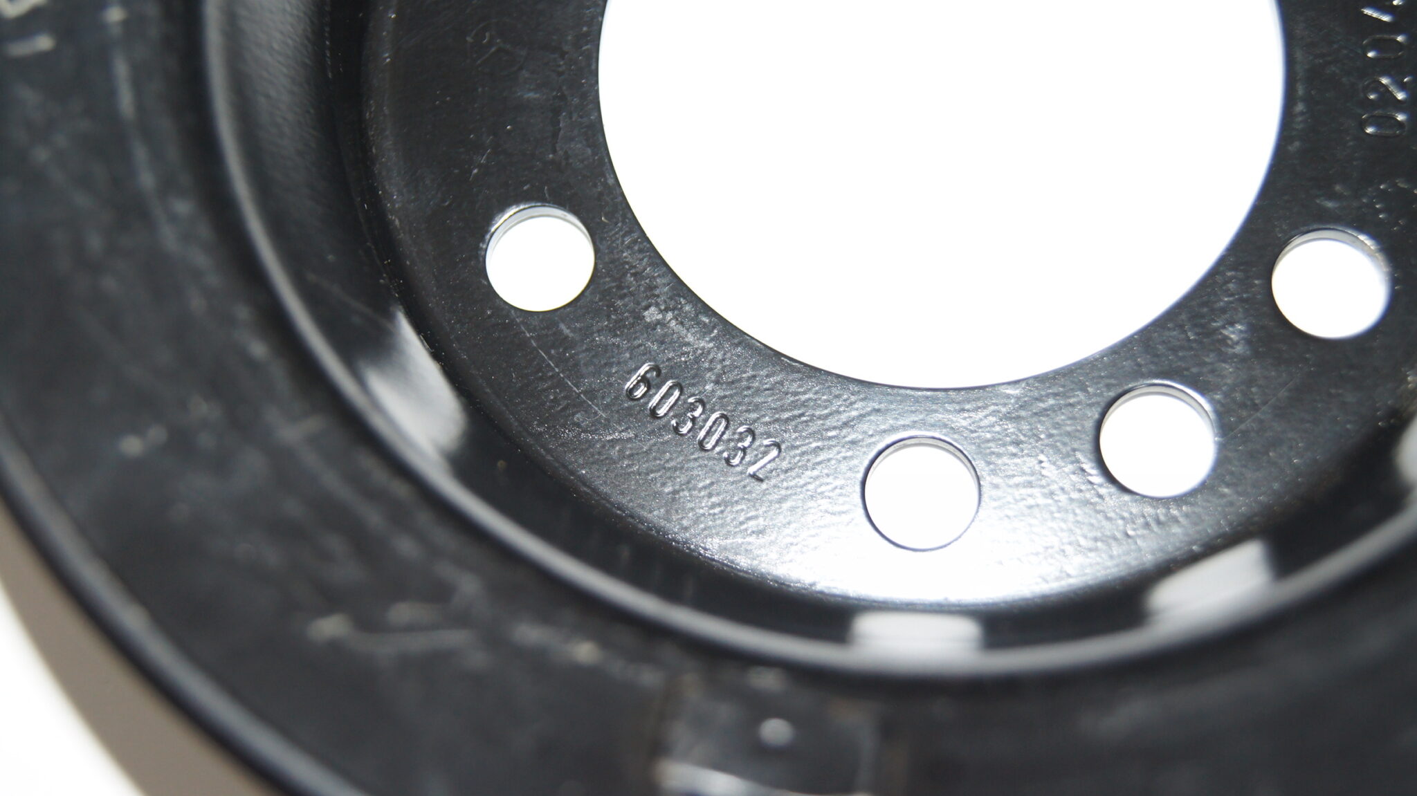 A6030320204 Crankshaft belt pulley M102 M103 OM601 OM602 OM603 OM604 ...