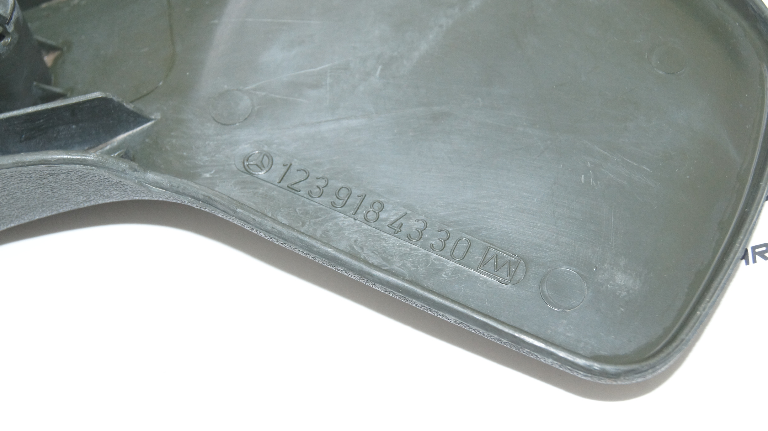 W123 front left seat right cover fitting - mercedespartz