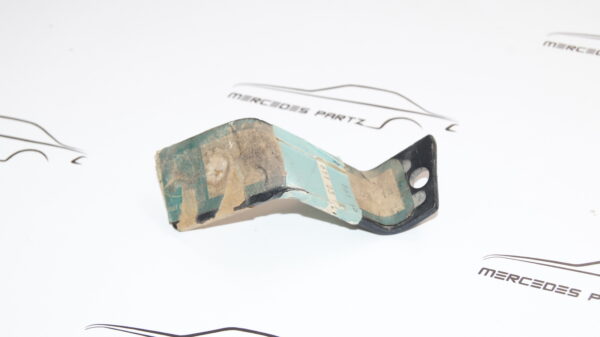 W202 W208 bracket - mercedespartz