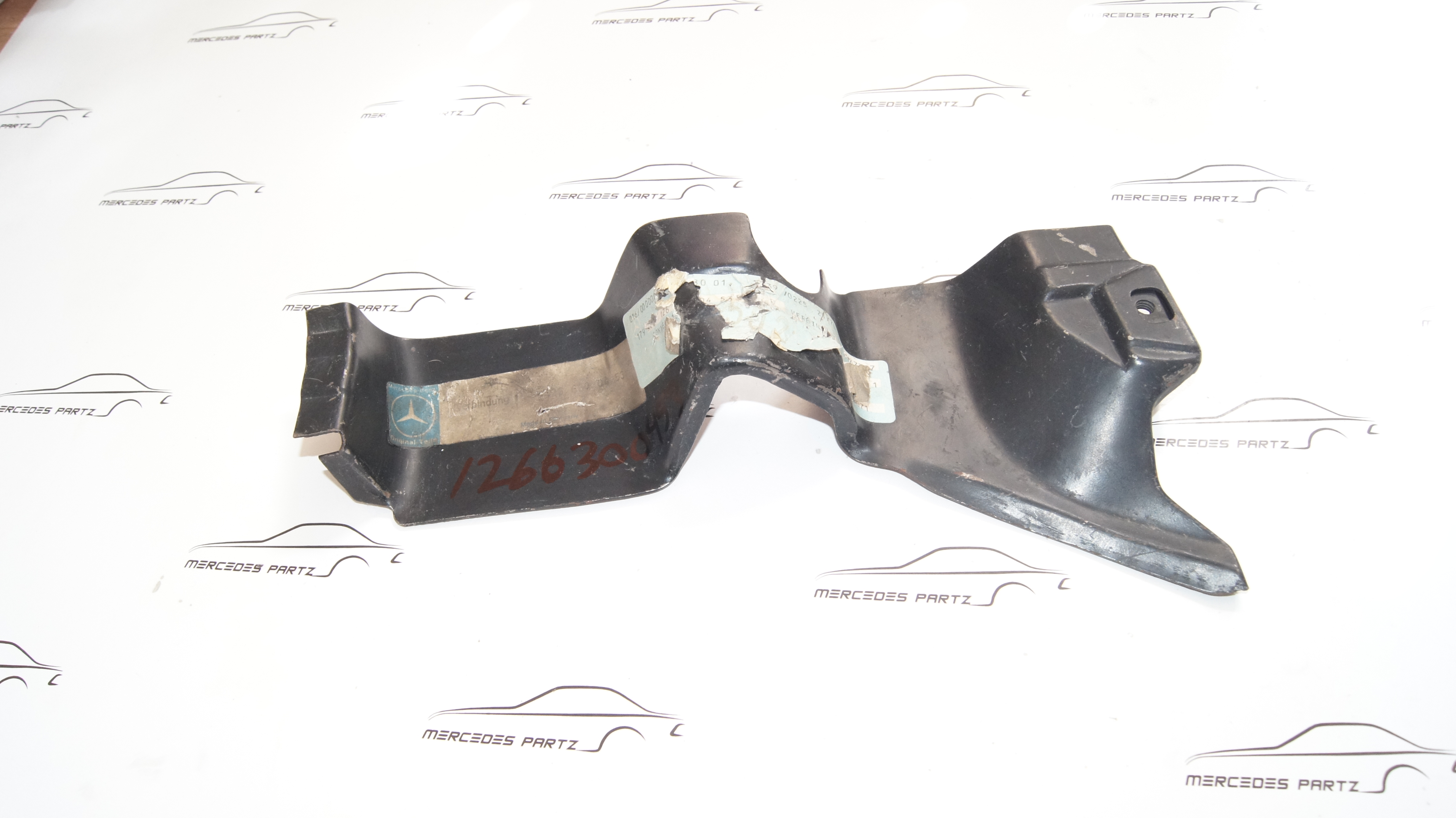 W126 C126 connection between wheelhouse and right front panel pillar ...