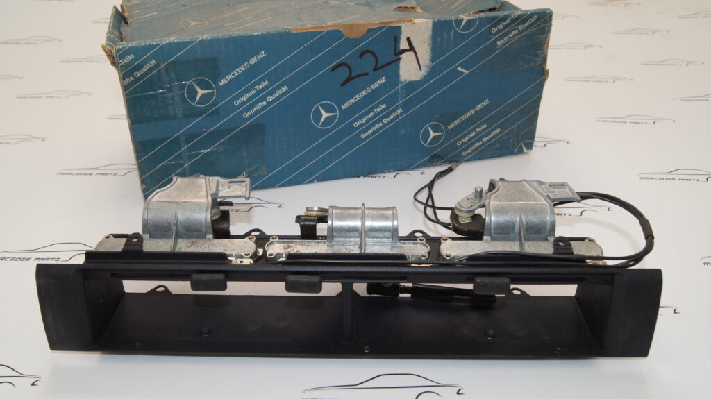 W126 center fresh air nozzle NEW NOS - mercedespartz