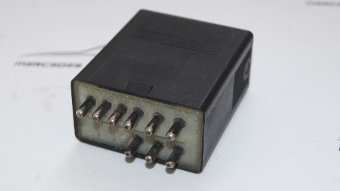 W126 W107 Fuel pump cut off relay A0025451605 NOS - mercedespartz