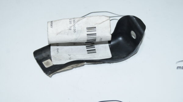 W203 front bumper bottom left bracket - mercedespartz