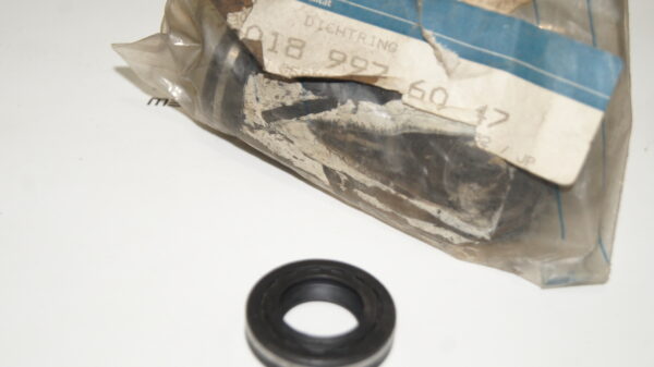 A0189976047 power steering pump seal - mercedespartz