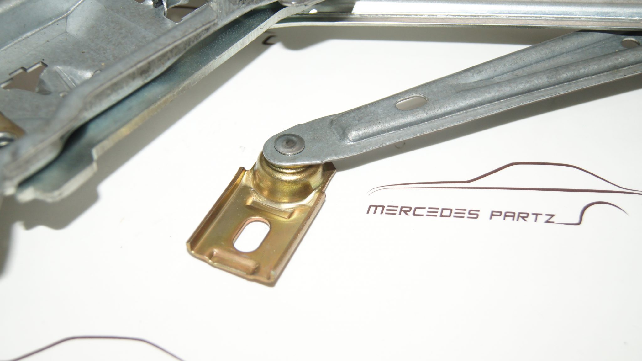 W124 front door right mechanical window lifter mechanism - mercedespartz