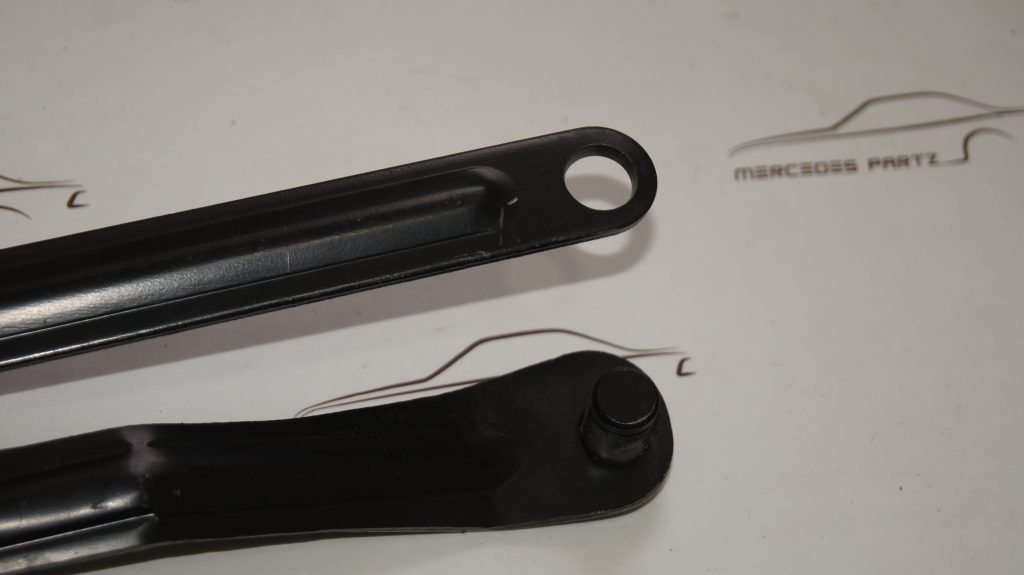 W123 hood right support hinge - mercedespartz