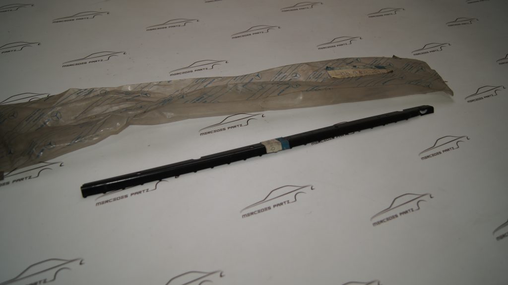 W124 sunroof right rail - mercedespartz