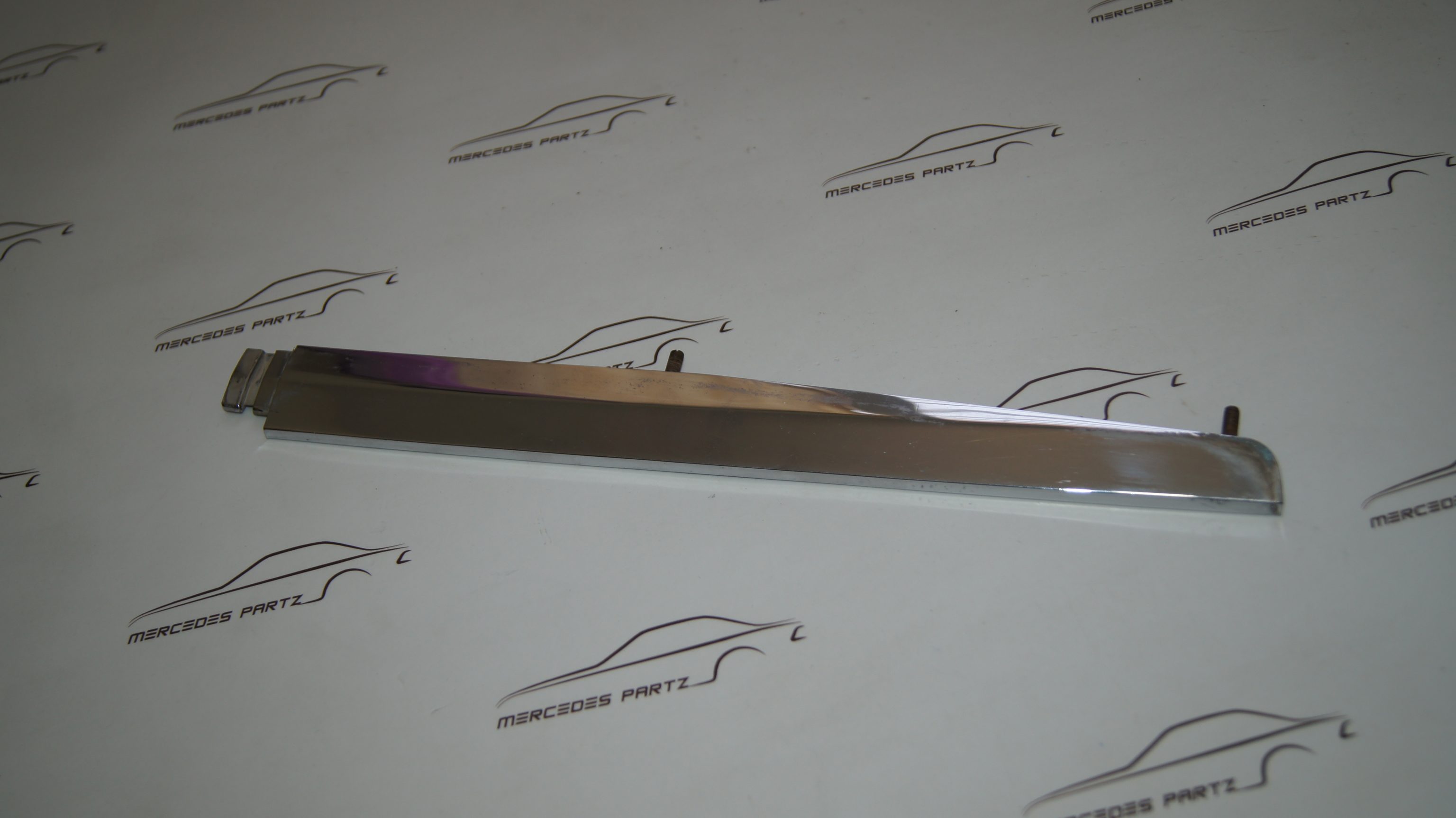 W107 C107 R107 rear right ornamental trim moulding - mercedespartz