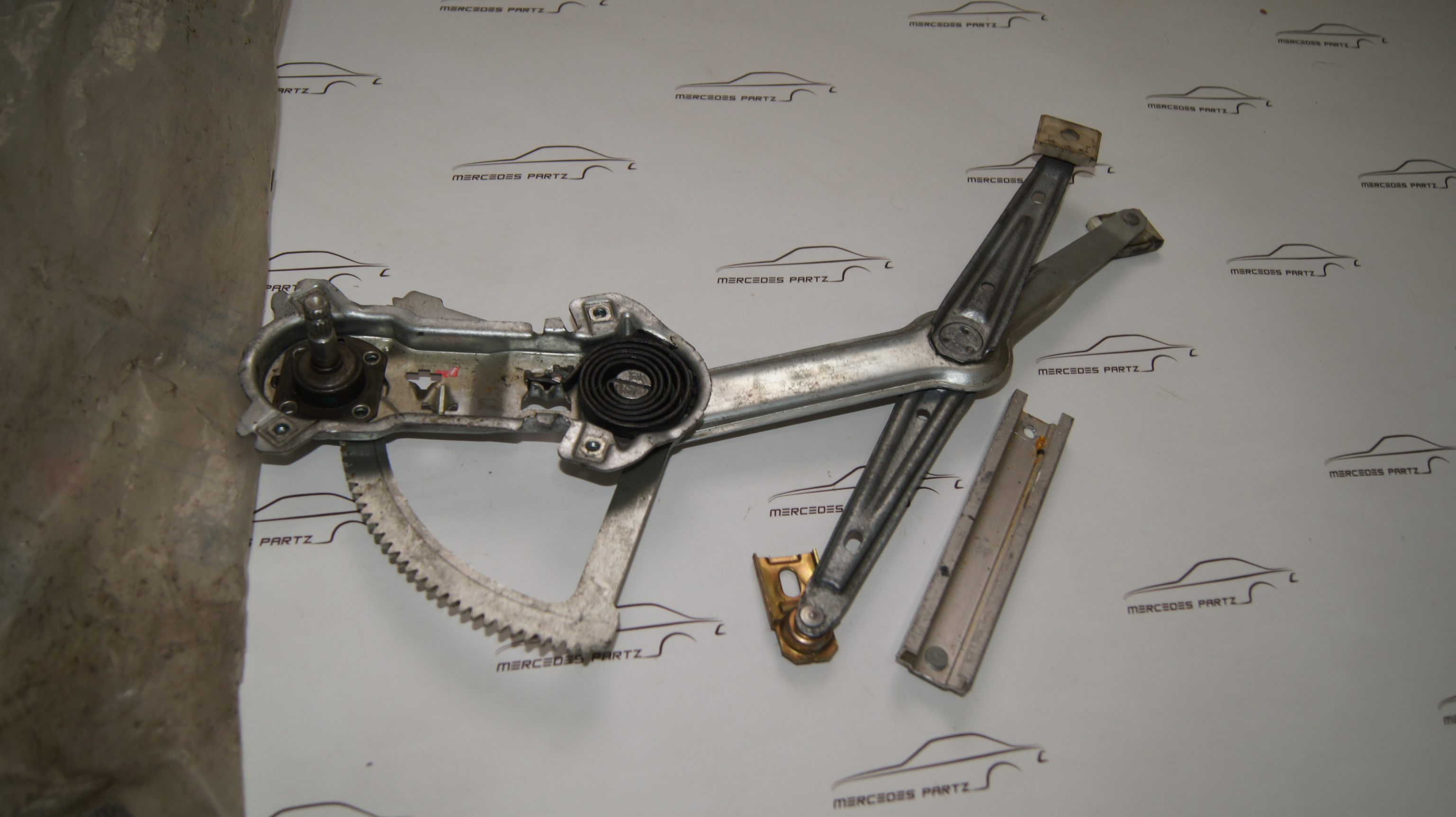 W124 front left window lift mechanism brose - mercedespartz