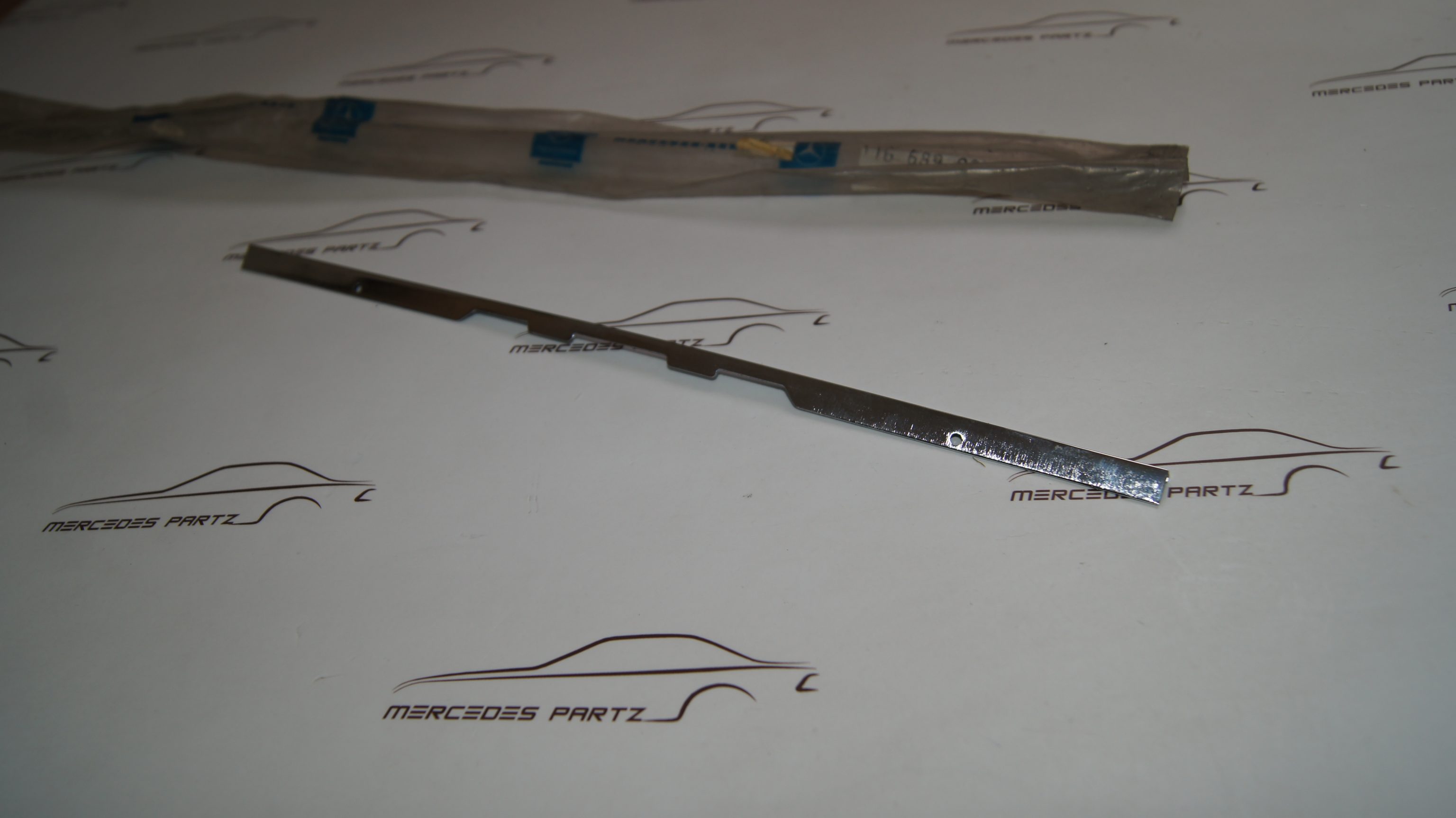 W116 dashboard garnish moulding - mercedespartz
