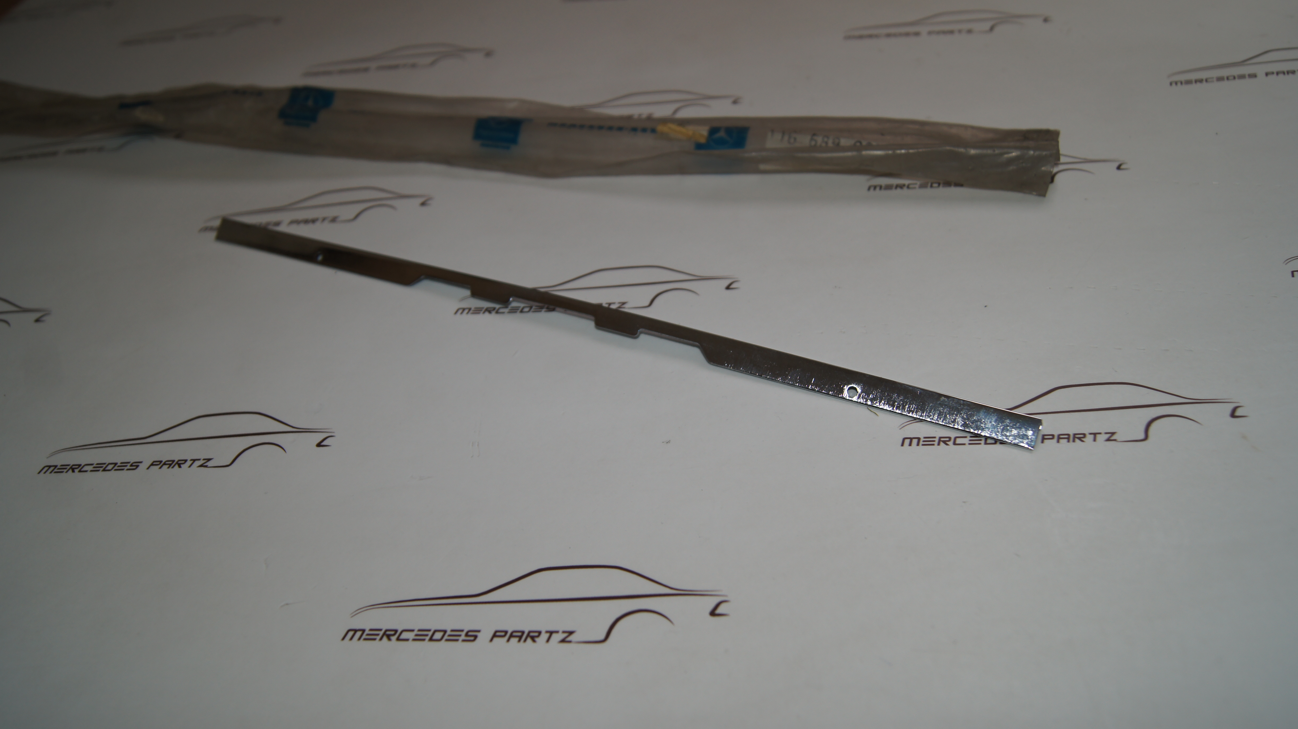 W116 dashboard garnish moulding - mercedes partz