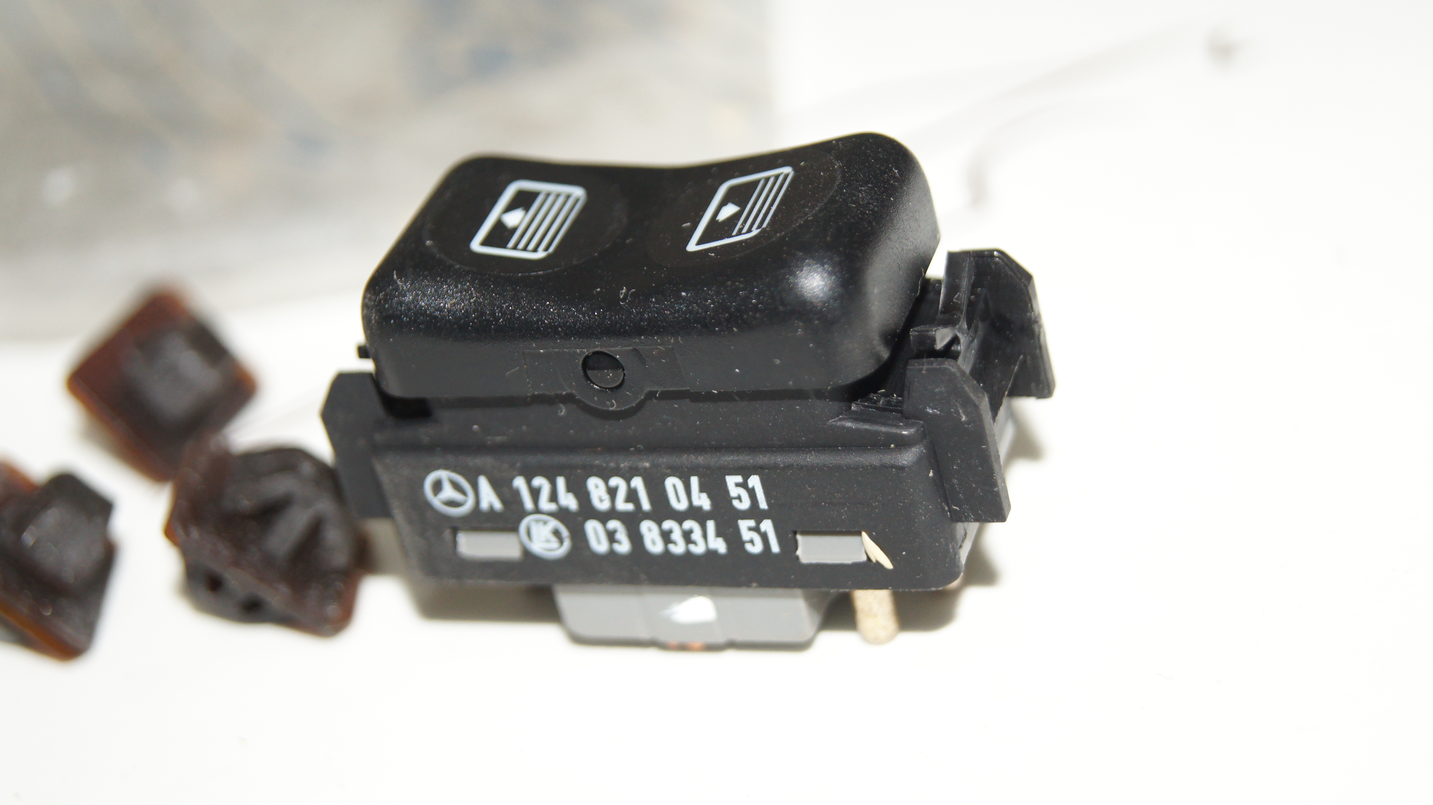 W124 W126 rear window roller blind switch - mercedespartz