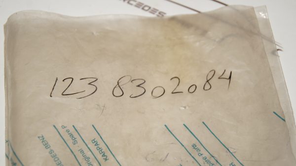 A1238302084 W123 heater valve - mercedespartz