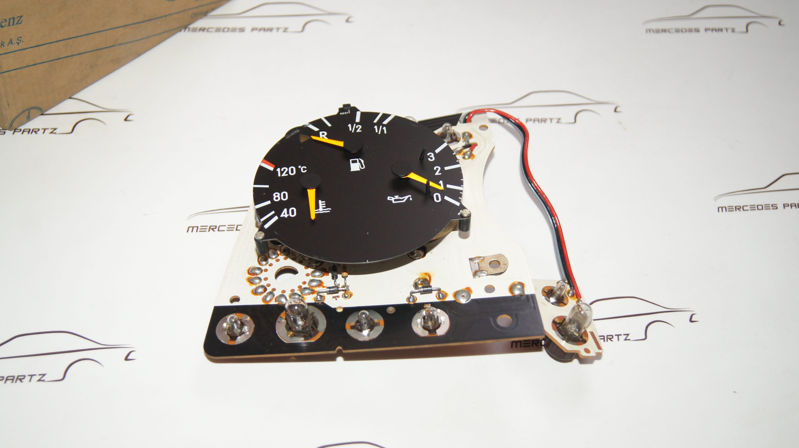 W201 instrumental panel gauge - mercedespartz