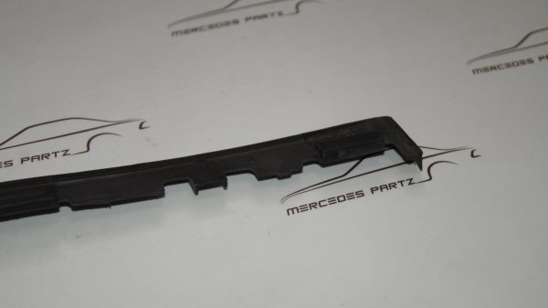 W203 front right panel sealing - mercedespartz