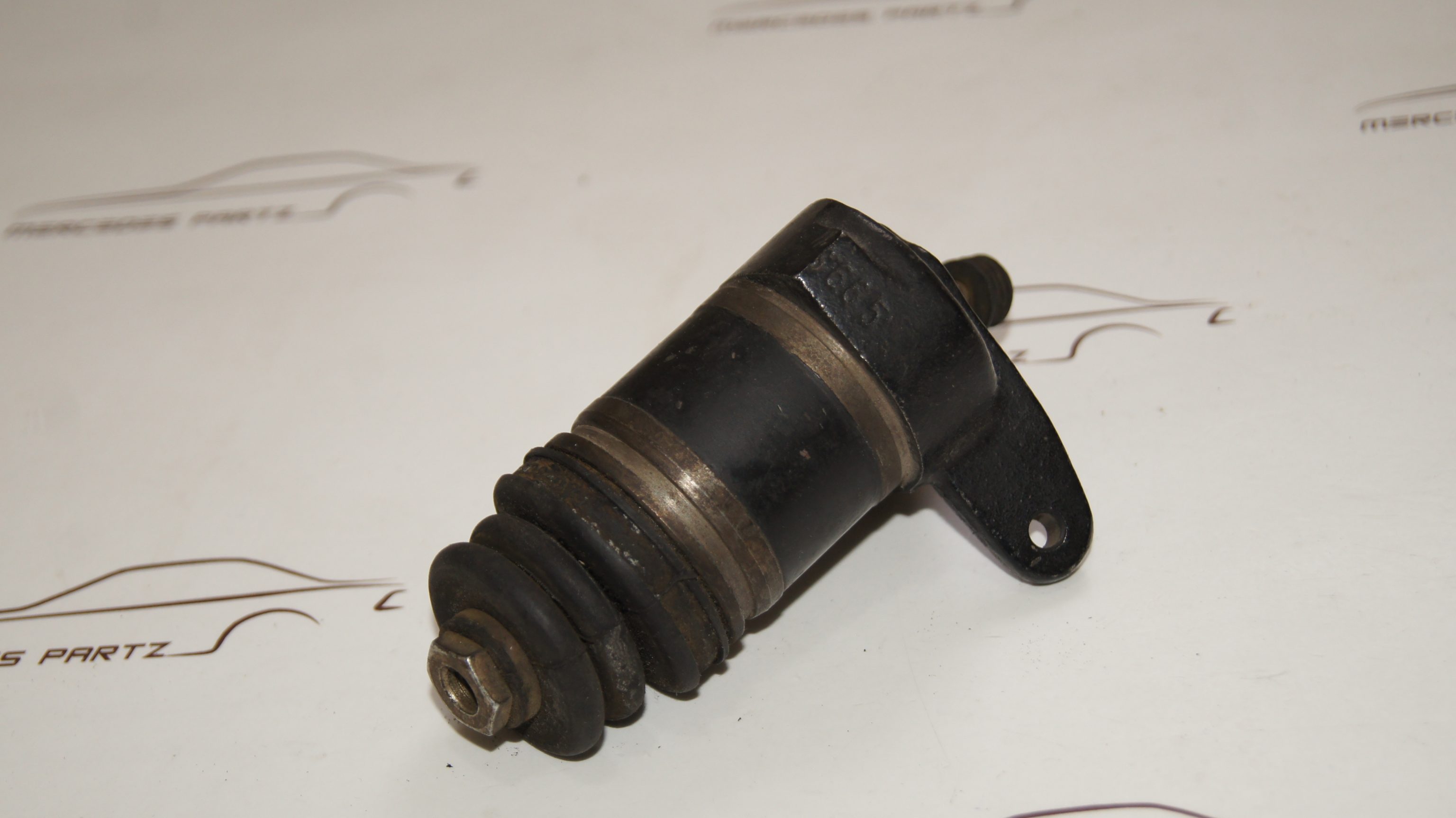 W108 W109 W111 W113 clutch slave cylinder - mercedespartz