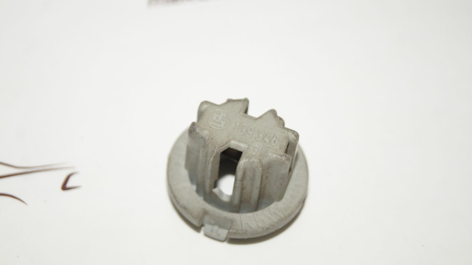 W140 R170 W210 W220 rear lamp holder socket - mercedespartz