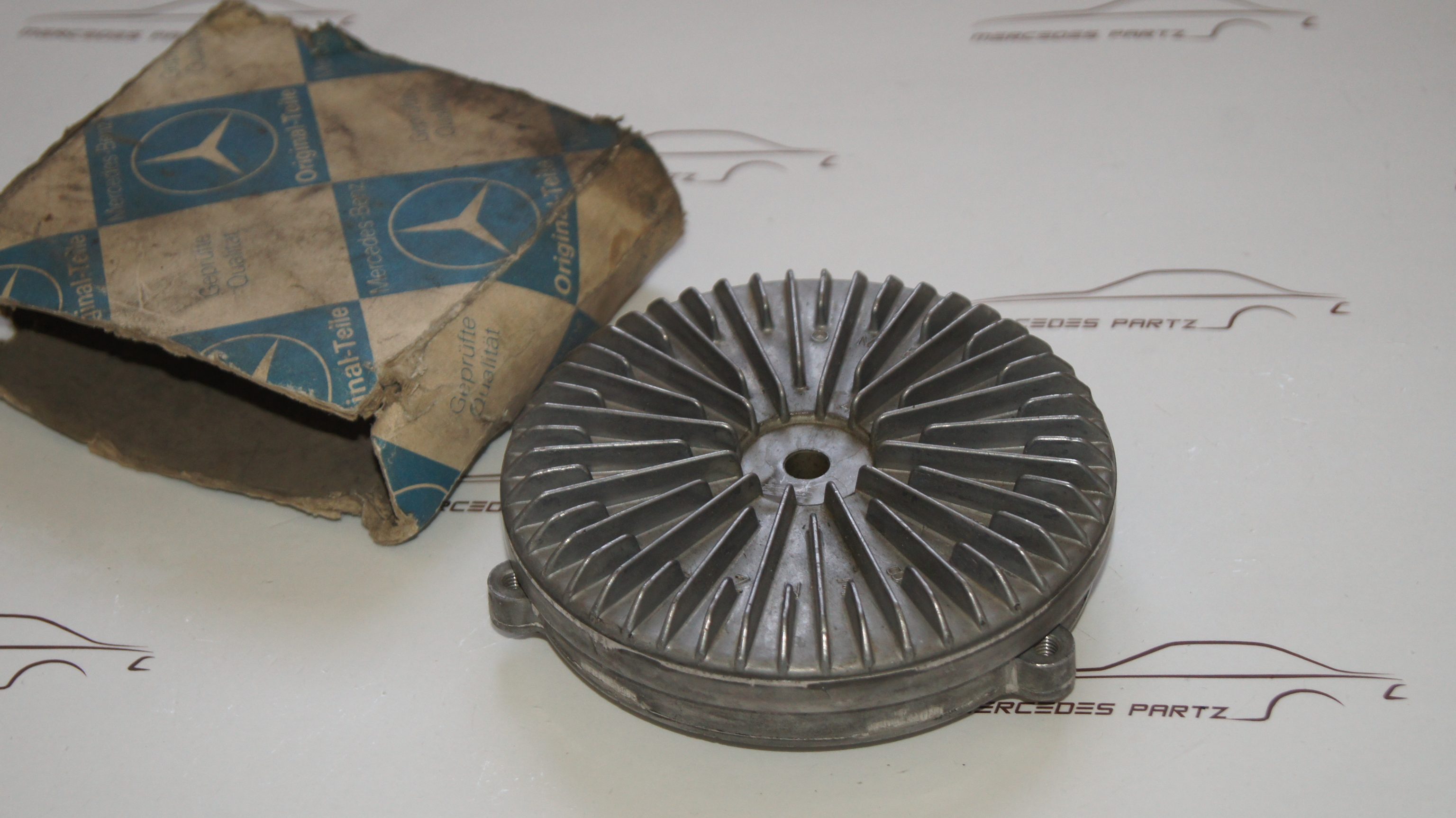 New Old Stock W123 W126 M123 M110 fan drive A0002001522 - mercedespartz