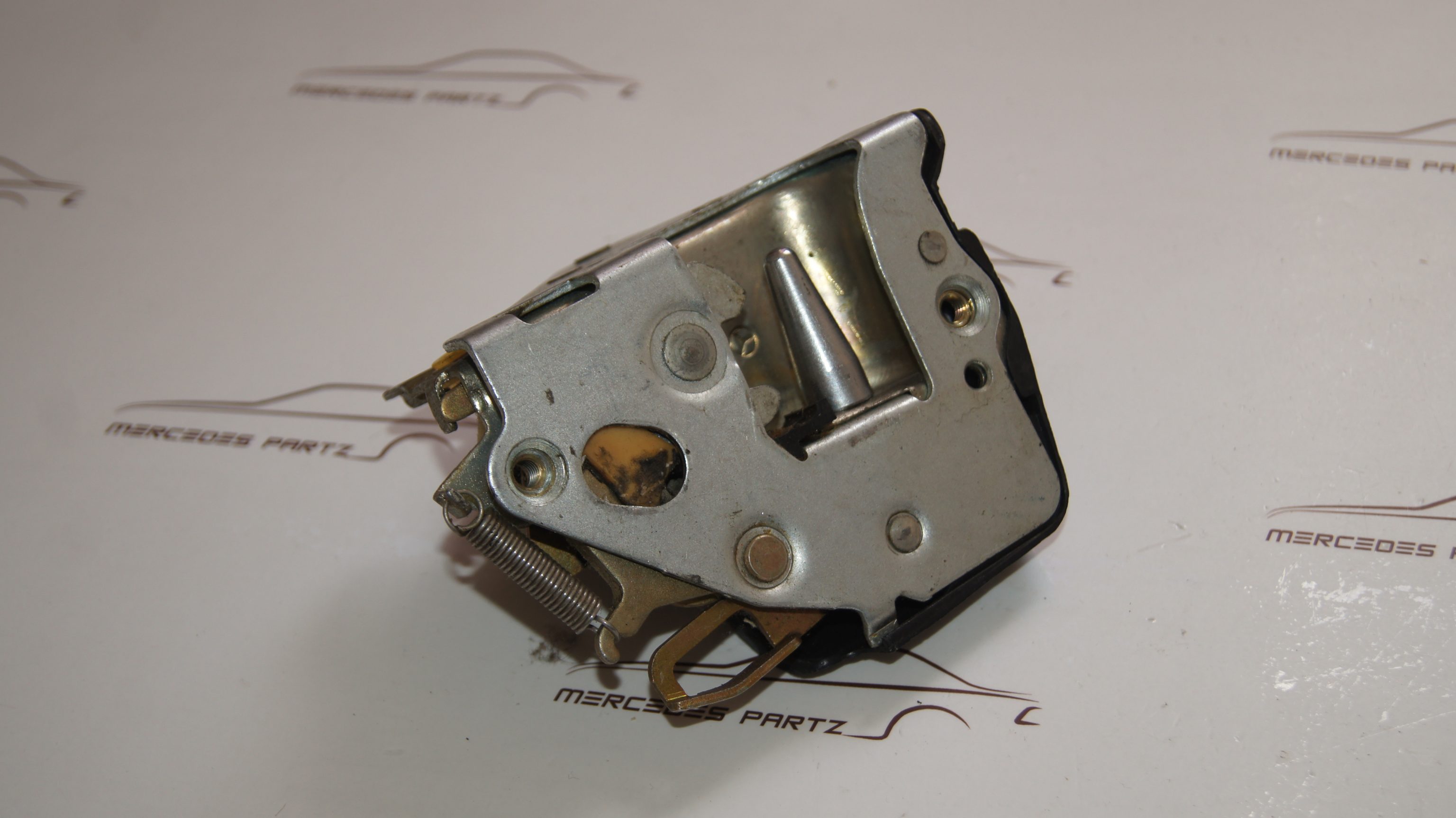 W123 W126 rear right door lock mechanism - mercedespartz