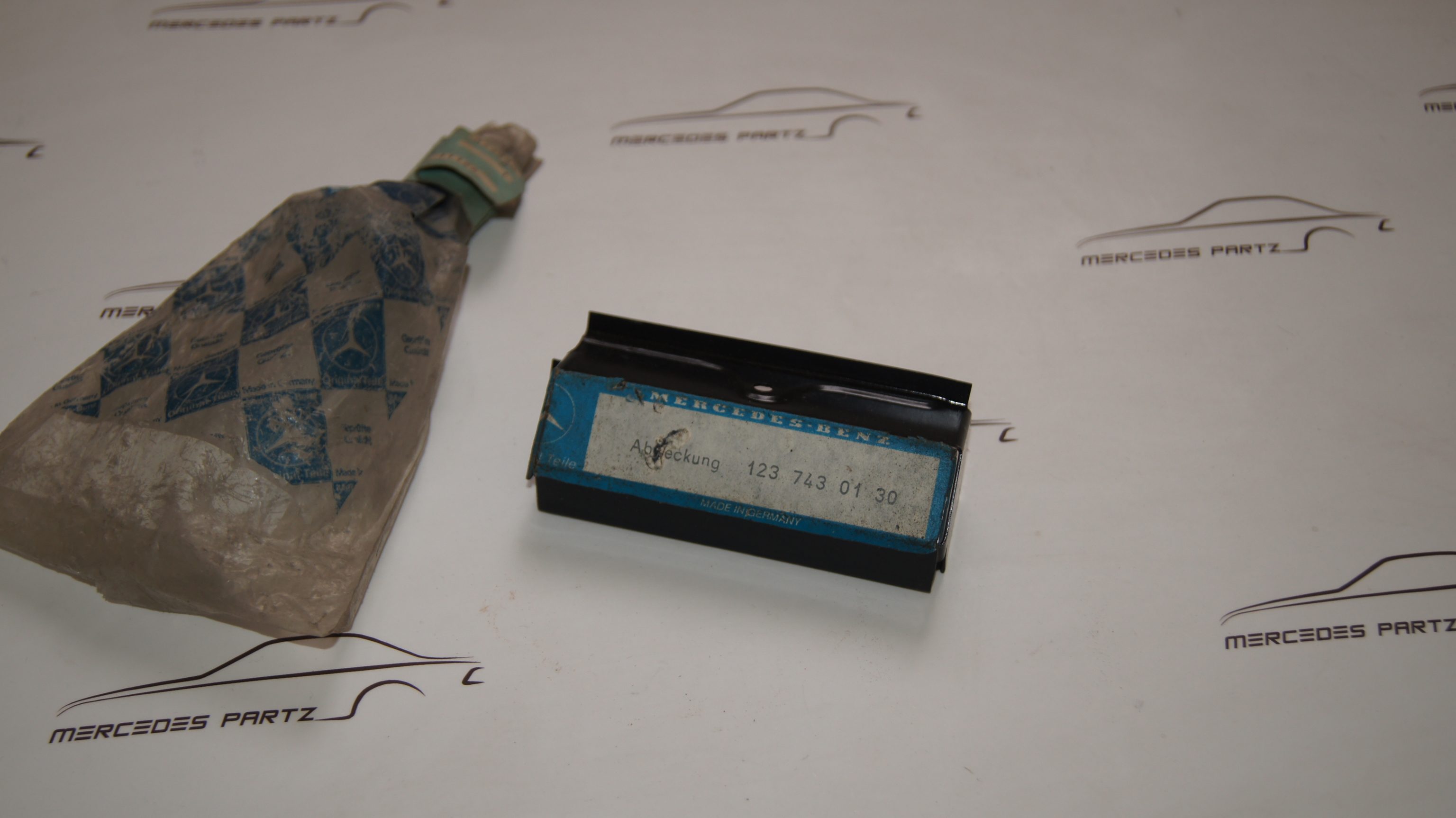 S123 wagon rear door left handle - mercedespartz