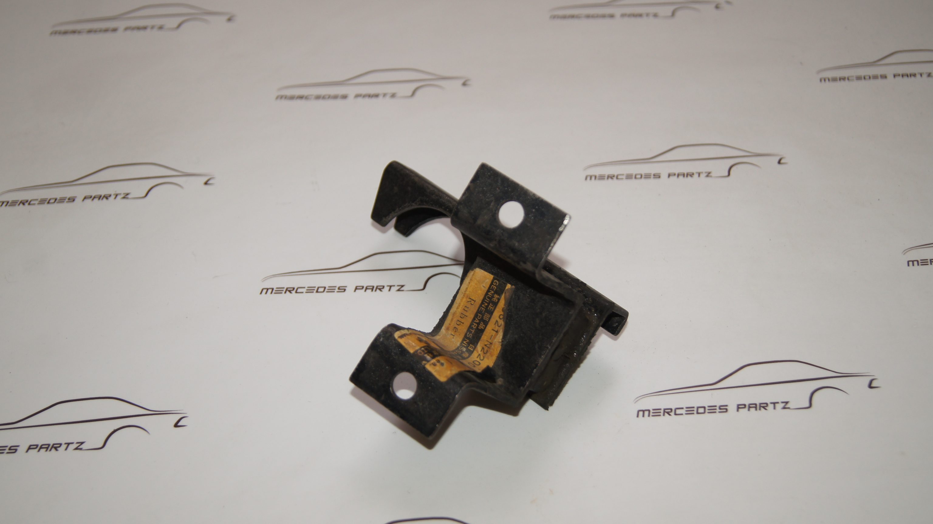 Nissan Datsun 510 620 exhaust muffler mounting bracket - mercedespartz