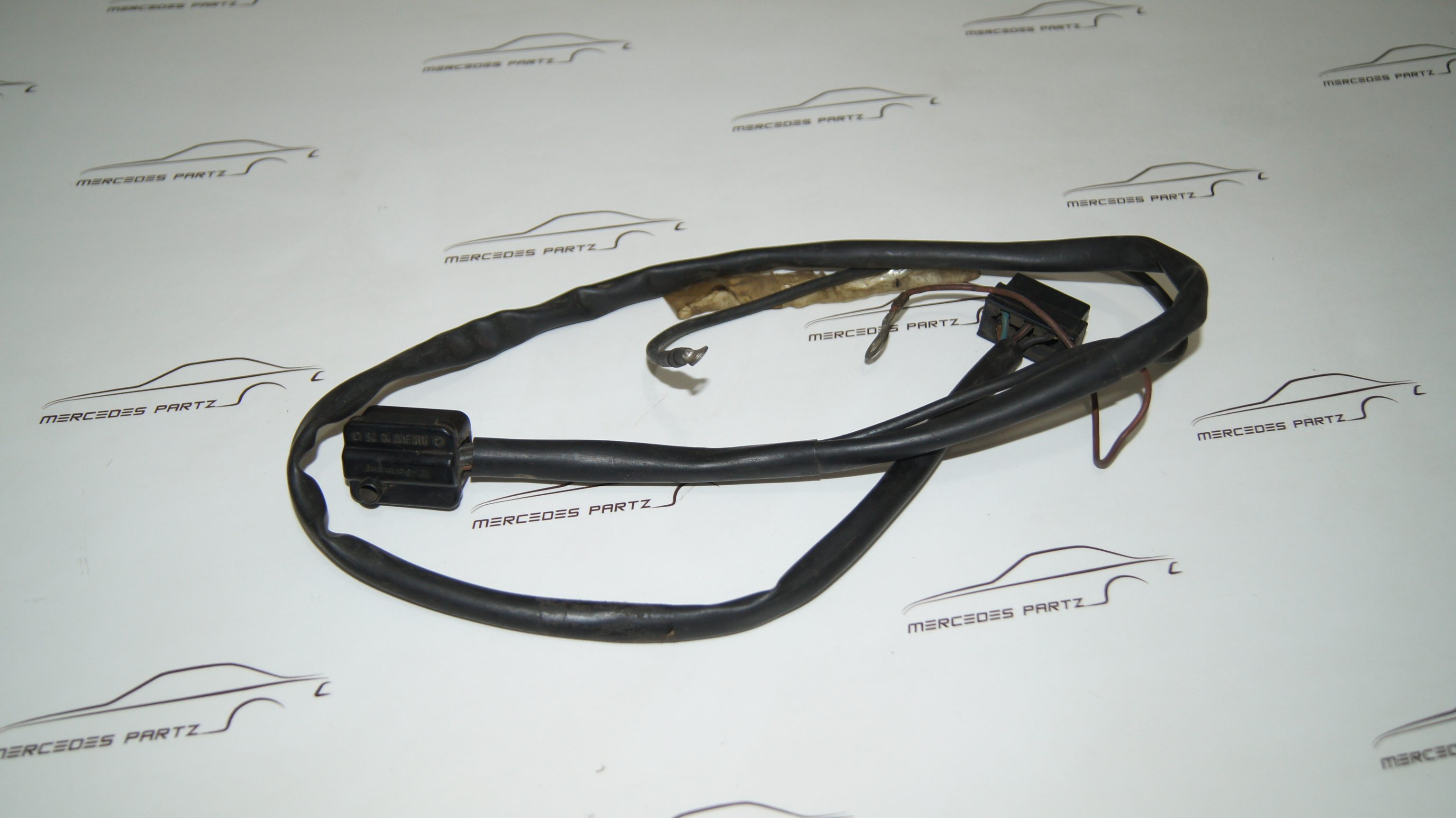 W123 heated rear window pane cable connector - mercedespartz