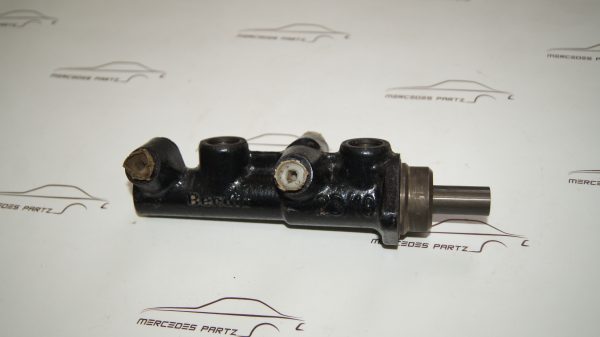 W123 brake master cylinder - mercedespartz
