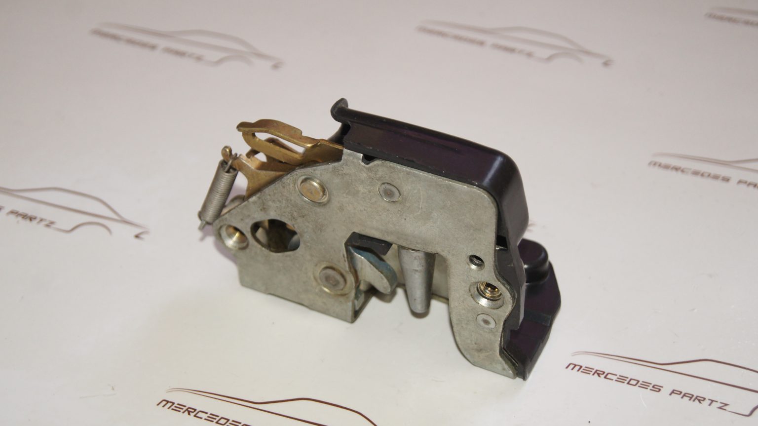 W123 front left door lock - mercedespartz